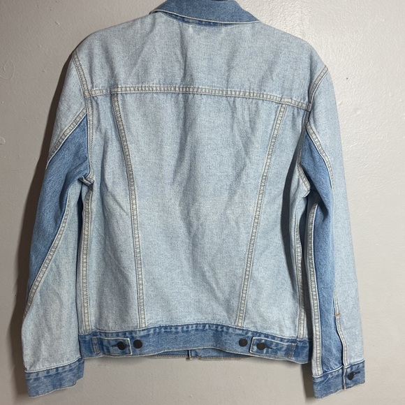 Levi's | Jackets & Coats | Levis Turned Tables Light Trucker Jacket M ...